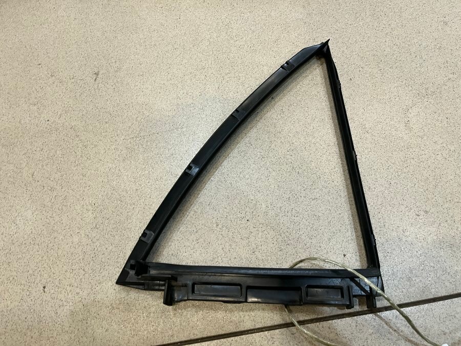 Уплотнитель стекла двери задней левой форточки от Toyota Corolla E150 2006-2013