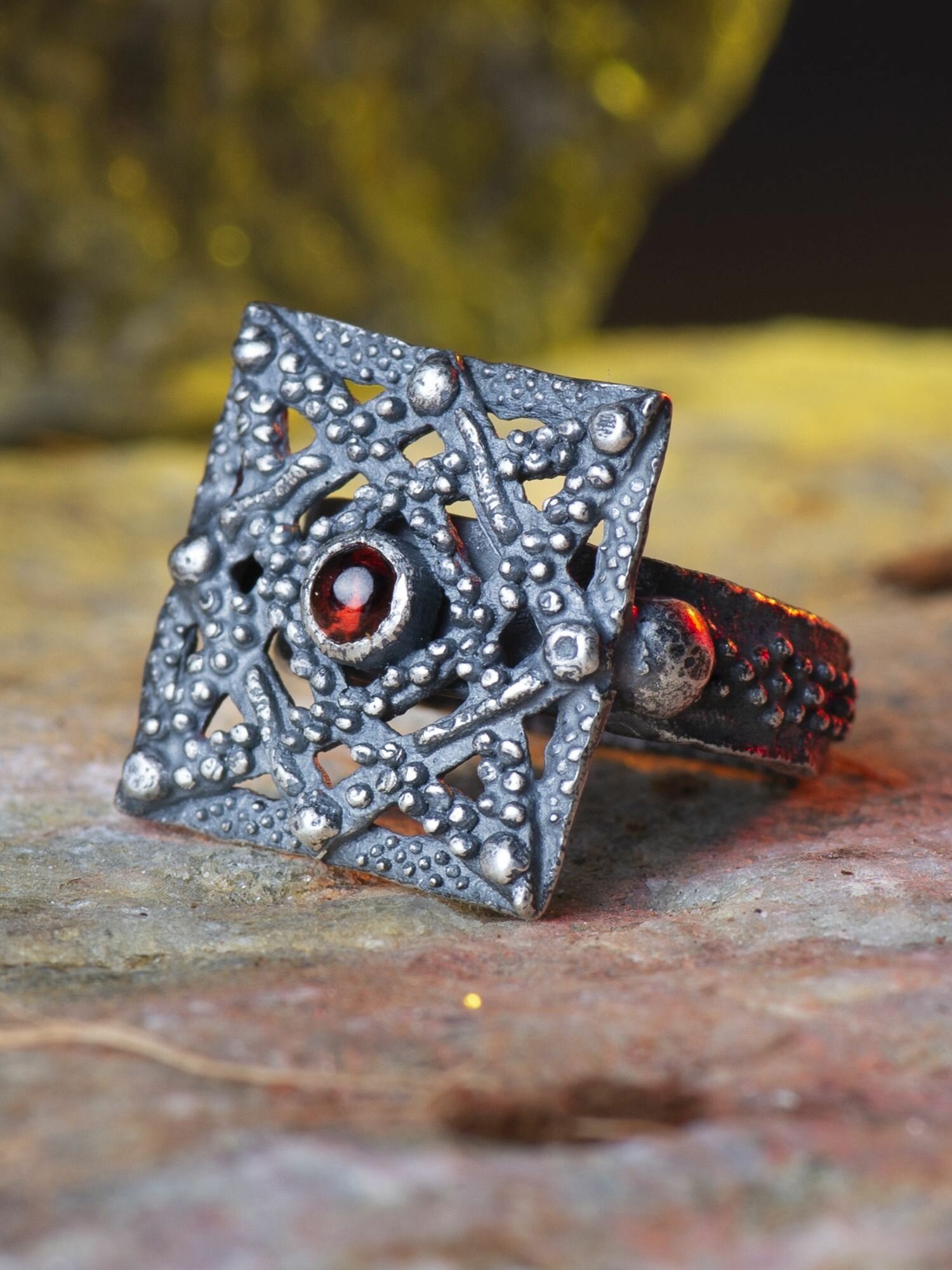 Кольцо, серебро, 925 проба, чернение, гранат