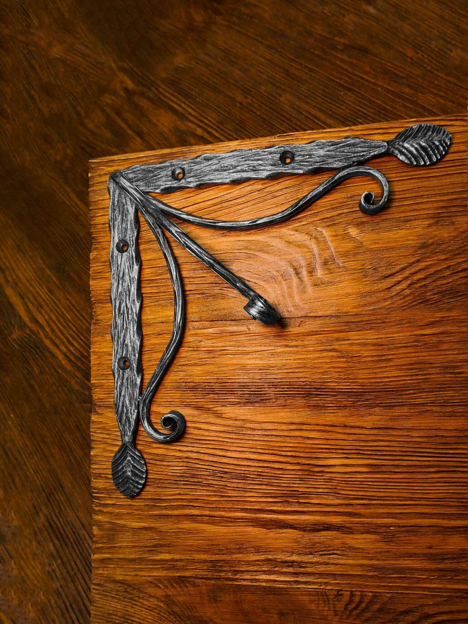 Уголок декоративный Т-12 серебряный / металлический / кованый