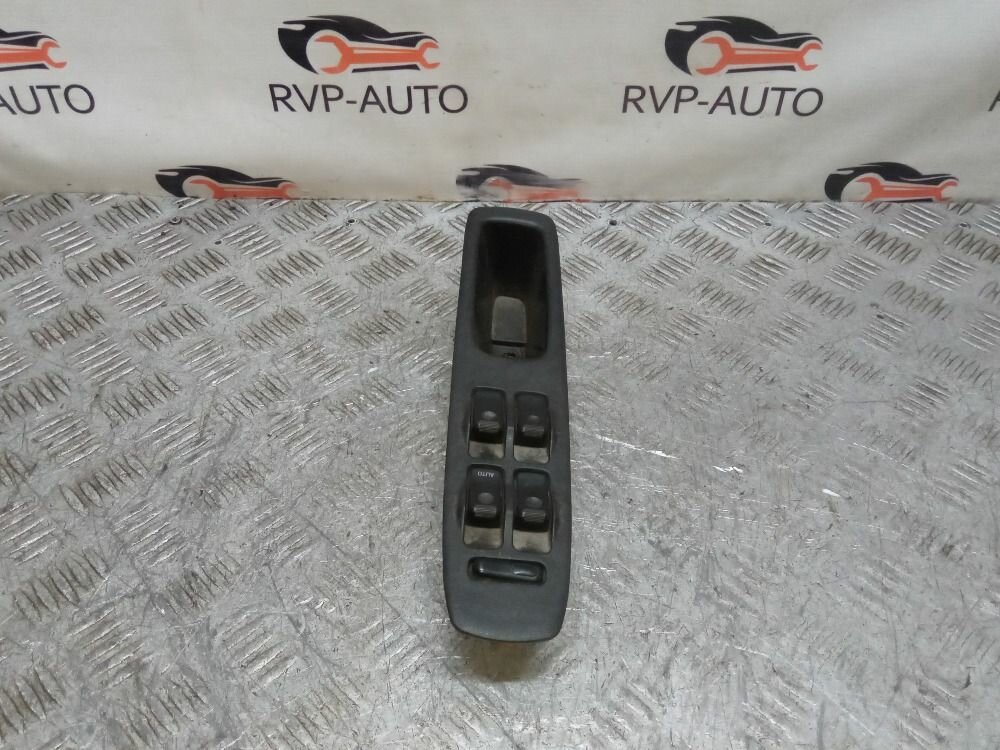 Блок упр. стеклоподъёмником правый Mazda Demio DW Mazda