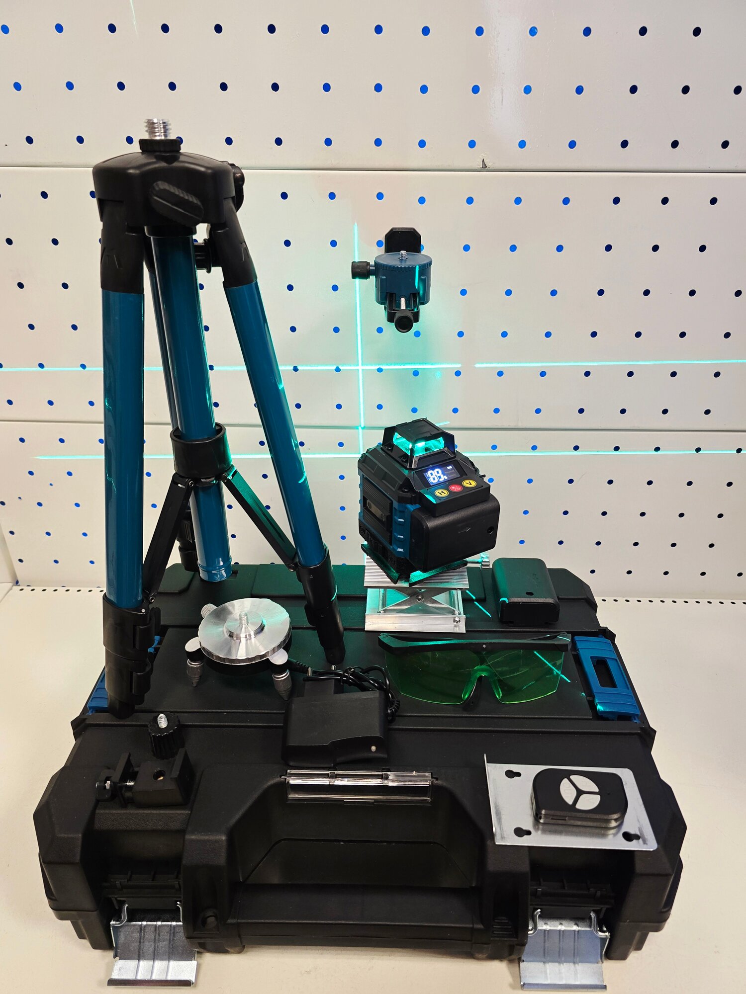 Лазерный уровень 4D LazerLevel, зелёный луч, вращение 360 градусов, кейс, штатив