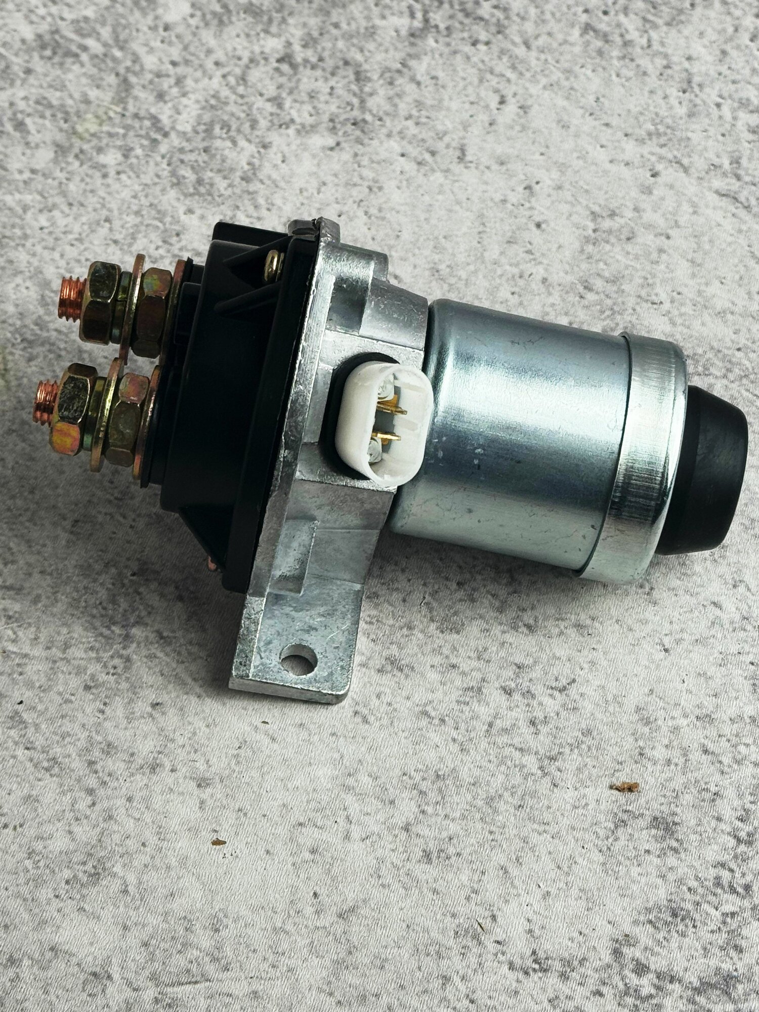 Кнопка массы на камаз