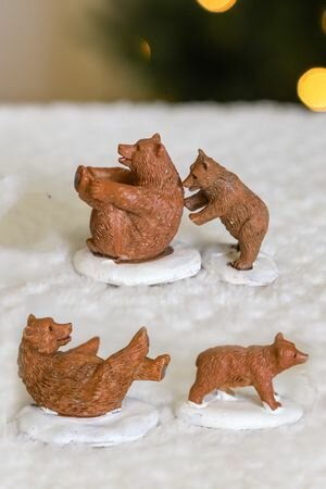 Набор фигурок 'Семья медведей в снежный день', полистоун, 4 см, 4 шт, LEMAX 02943-lemax