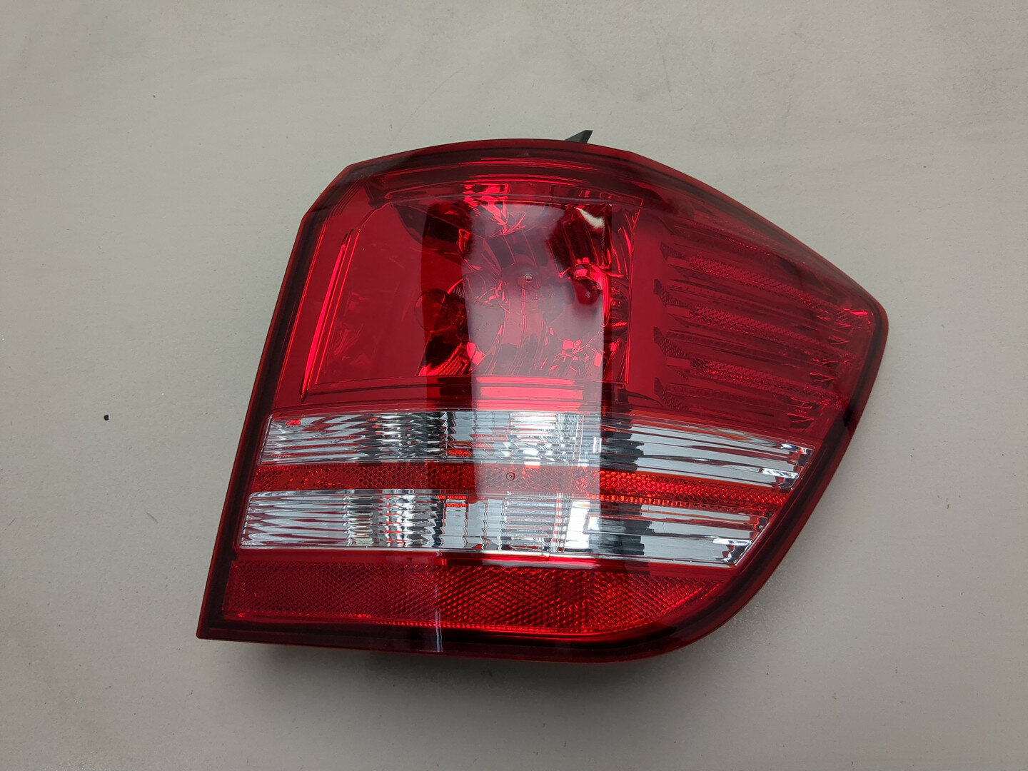 Фонарь (задний) правый Dodge Journey Б/У