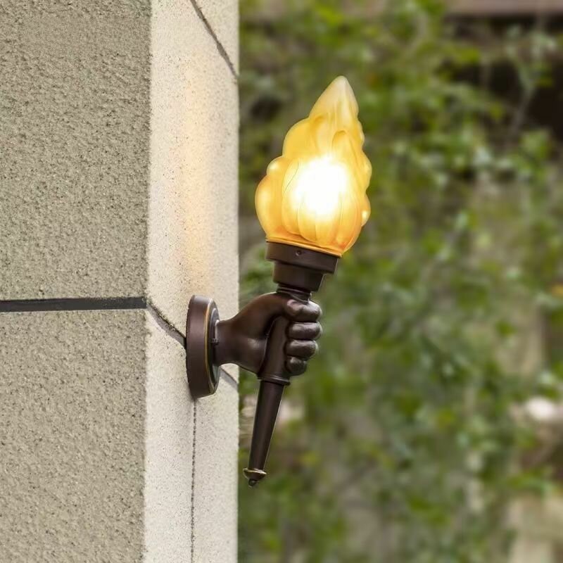 Настенный светильник в форме факела в винтажном стиле левая рука