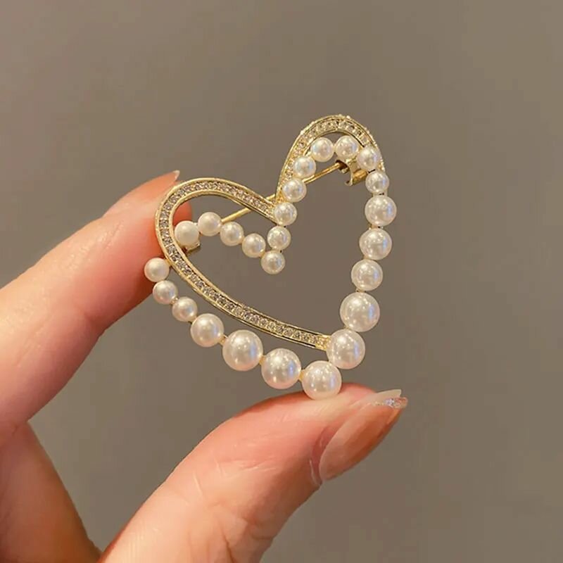 Хрустальная скрипка с жемчужной брошью