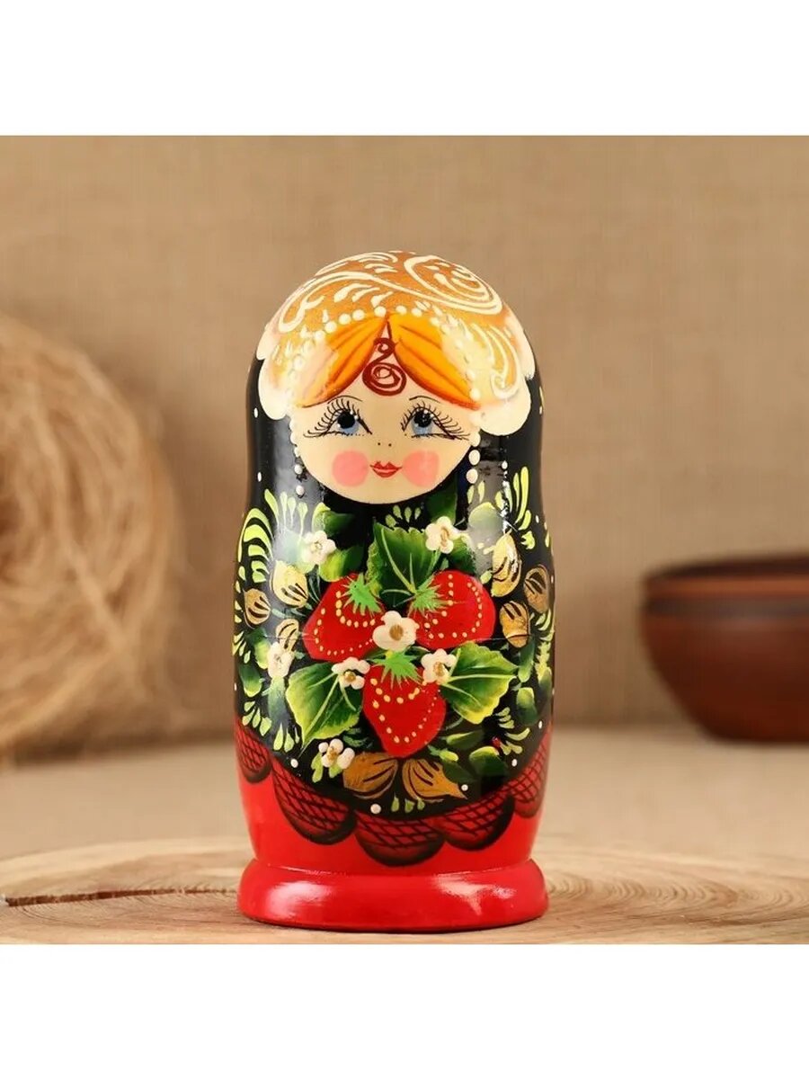 Матрёшка «Земляничка», чёрный платок, 5 кукольная, 18 см
