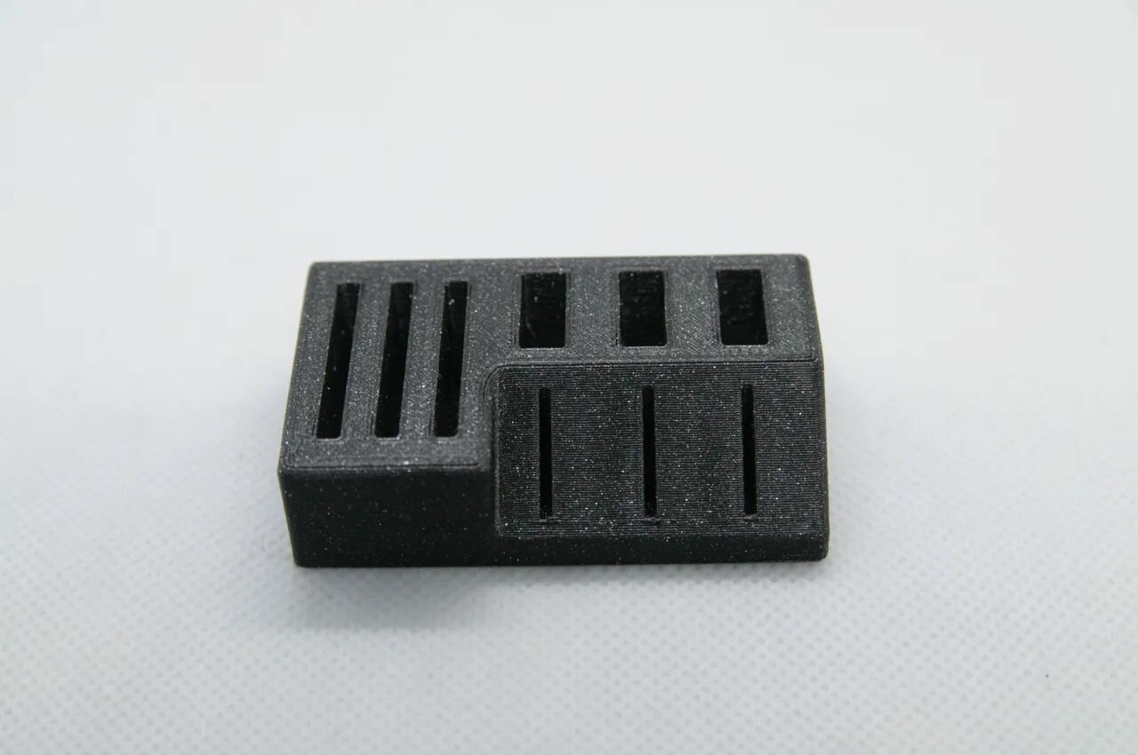 Подставка под флешки и карты памяти 1