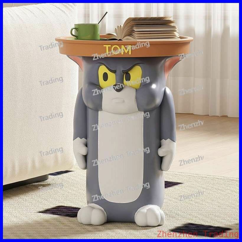 Фигурка Тома и Джерри, стол, стул.