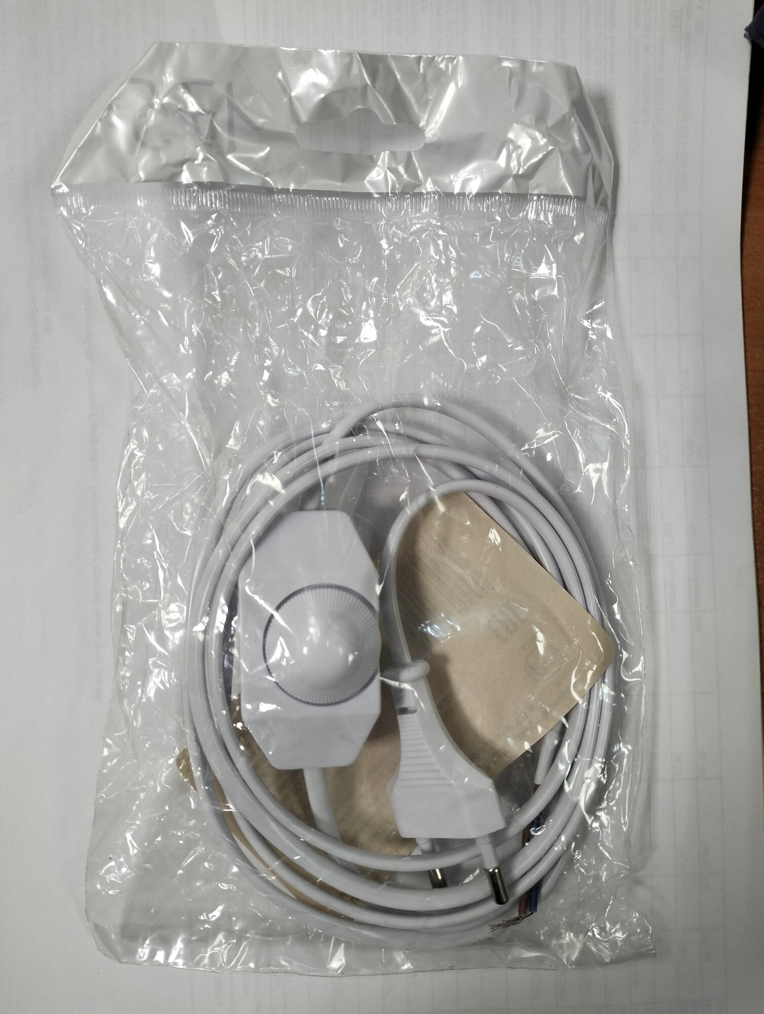 Шнур ШВВП-вп 2*0.5-250-25-2.5-1.7- ПрВ, армированный не разборной двухполюсный вилкой. С диаметром белый длинна 1.6метра