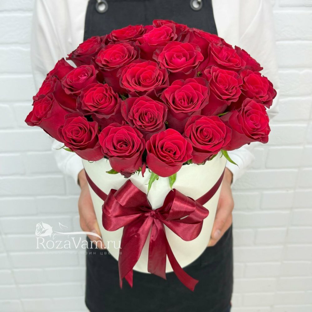 Розы красные Ред Наоми в шляпной коробке 29 штук Q173 RozaVam