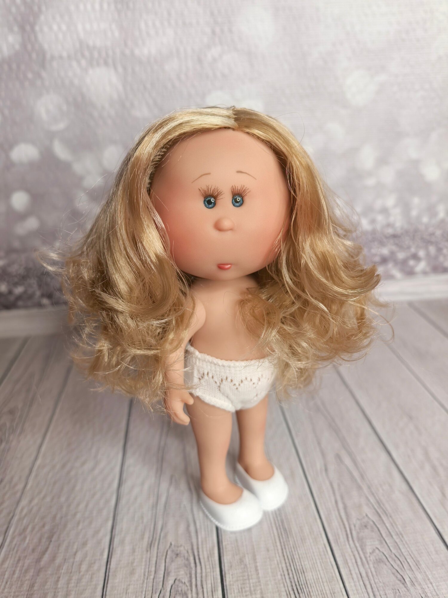 Кукла мини Миа с ресничками Nines виниловая, 23см (Испания) булочка