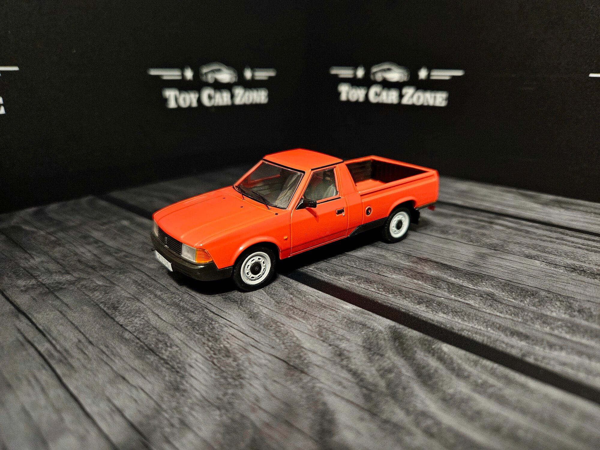 Коллекционная модель Prommodel43 Москвич 2335 "Пикап" (1994) 1:43, красная