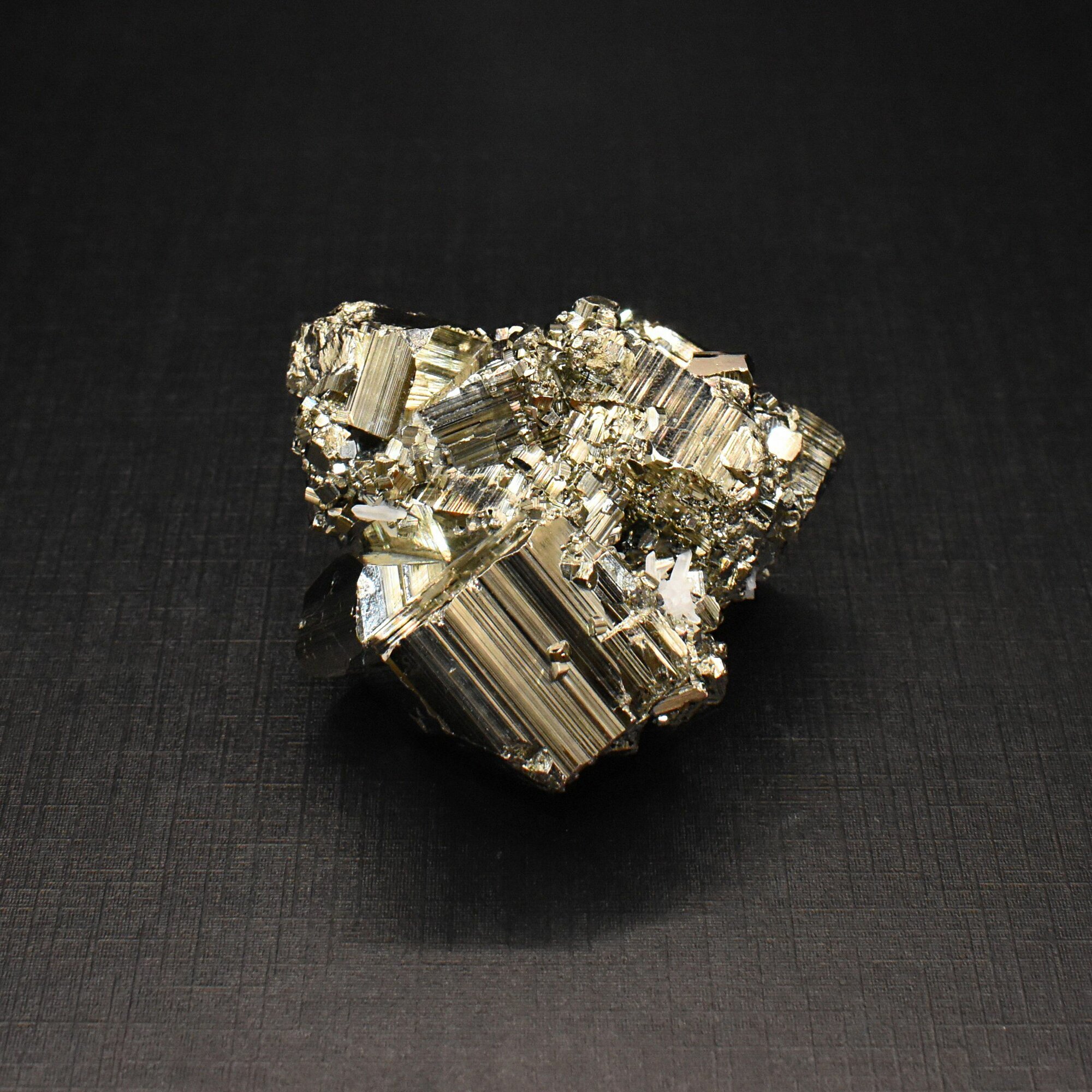 Пирит сросток кристаллов 211 г, Huanzala, Перу