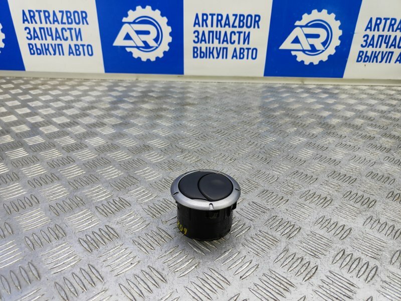 Б/У Дефлектор воздушный Renault Duster HS / Рено Дастер HS 1.6 K4MA606 102 Л.С 2013