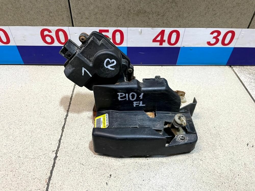 Замок двери передней левой Kia Rio I 81310FD10008