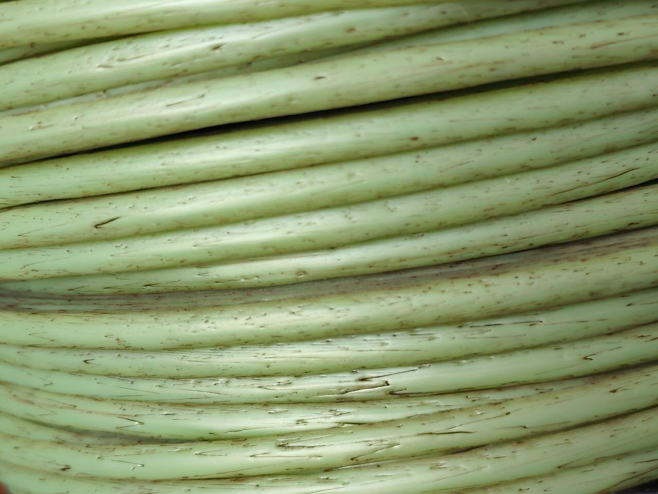 Полиротанг, искусственный ротанг для плетения, 100 метров, 7 мм, полу трубка, свтло-зеленый с коричневым, цвет "Весна".