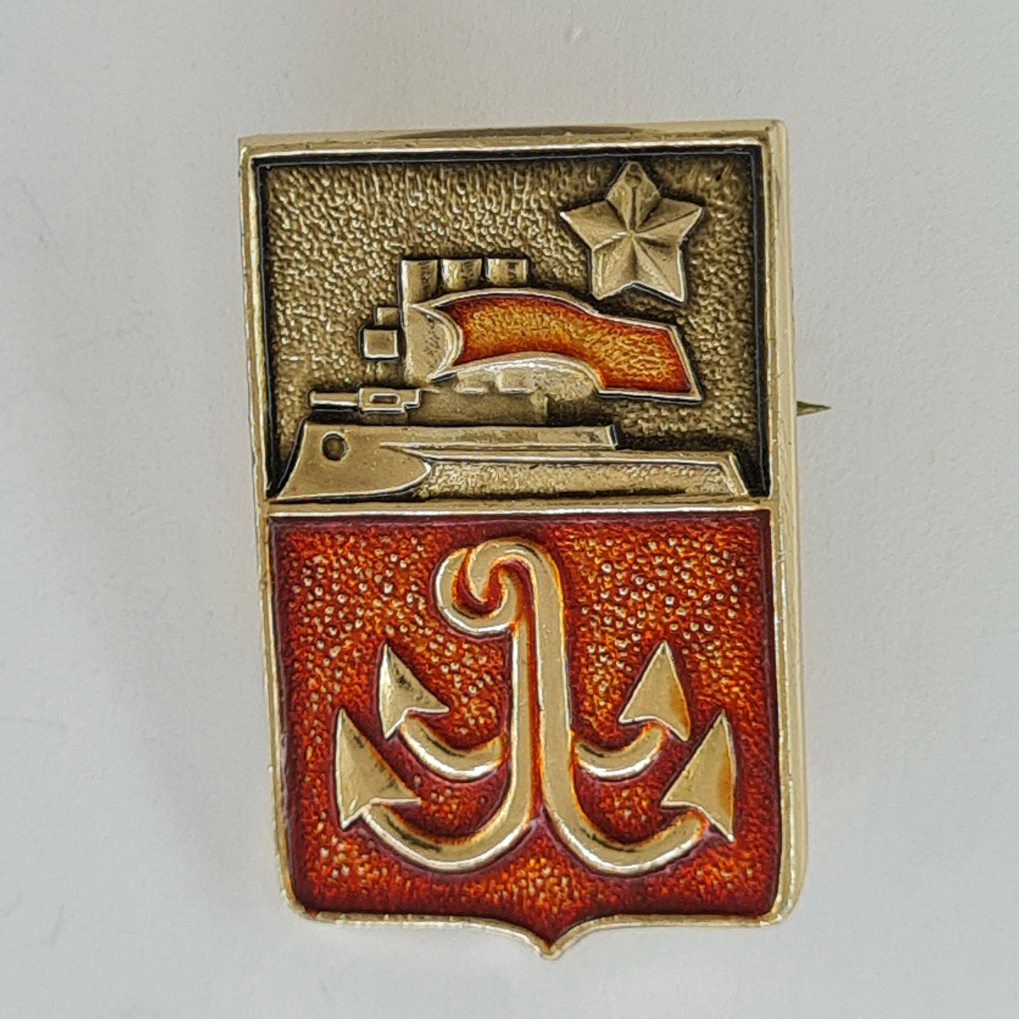 Значок СССР. Якоря, корабль и звезда, флот. Винтажный значек.