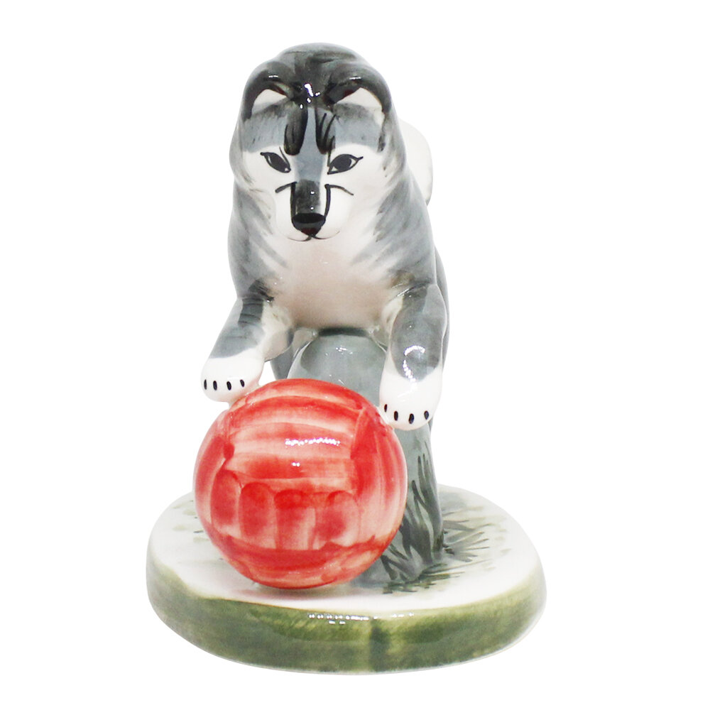 Фарфоровая фигурка ручной работы "Лайка с мячом", (Цветная роспись)