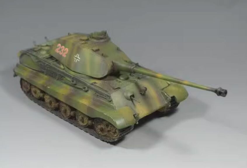 Готовая коллекционная модель 1:35 Тяжелый танк Tiger II (Королевский Тигр) с камуфляжем Восточного фронта