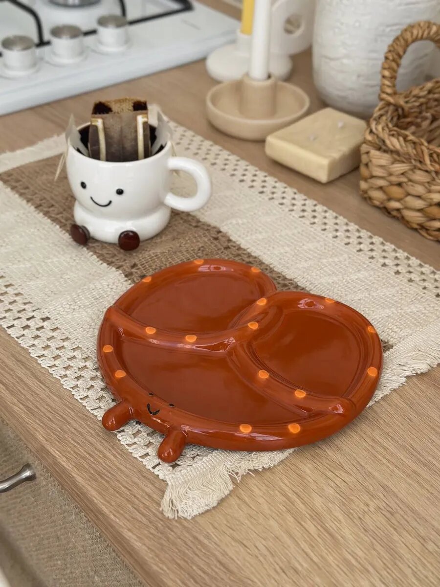 Блюдо менажница крендель с ножками