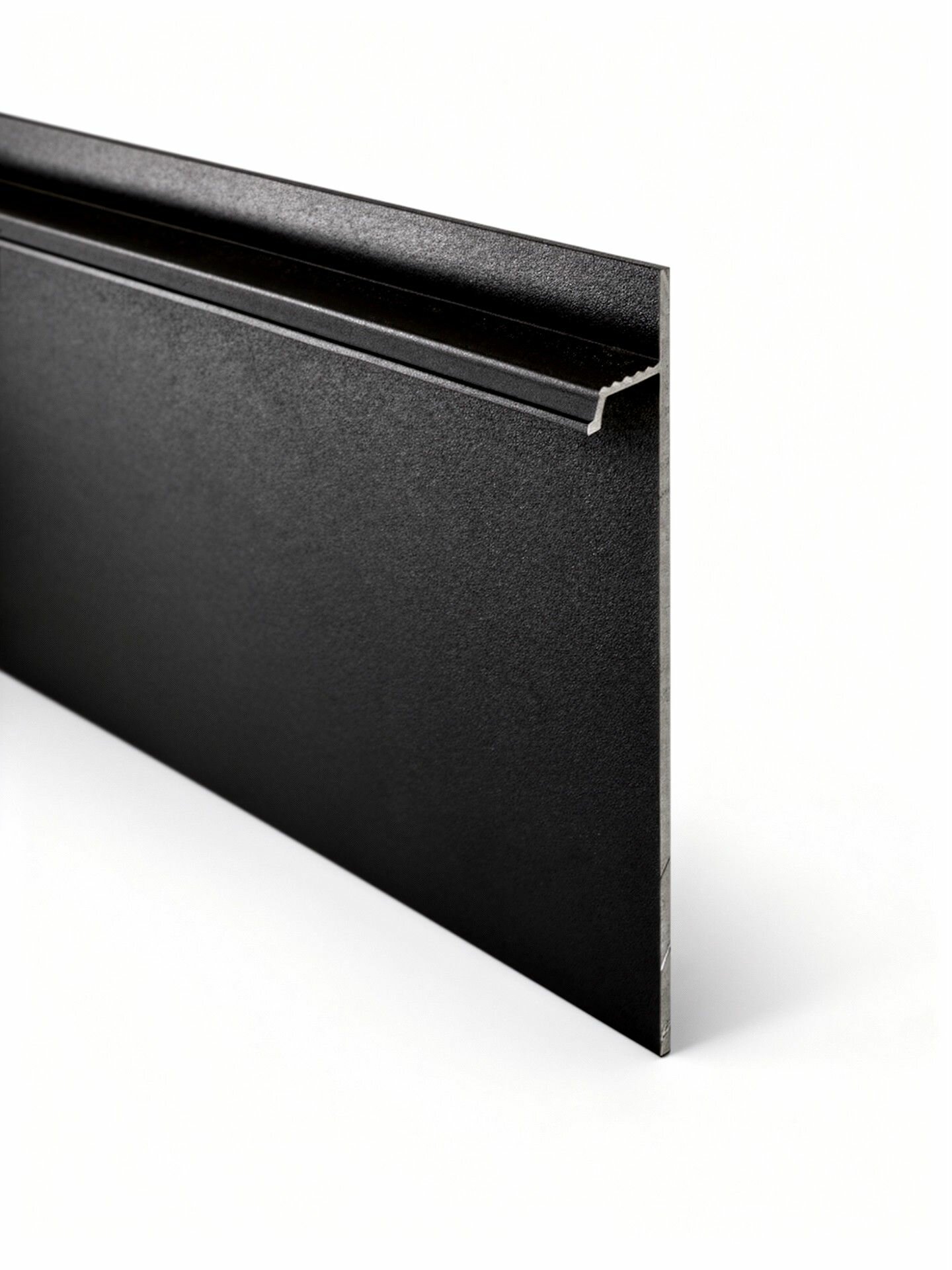 Скрытый плинтус (черный матовый), алюминиевый, динна 2000мм - 1шт