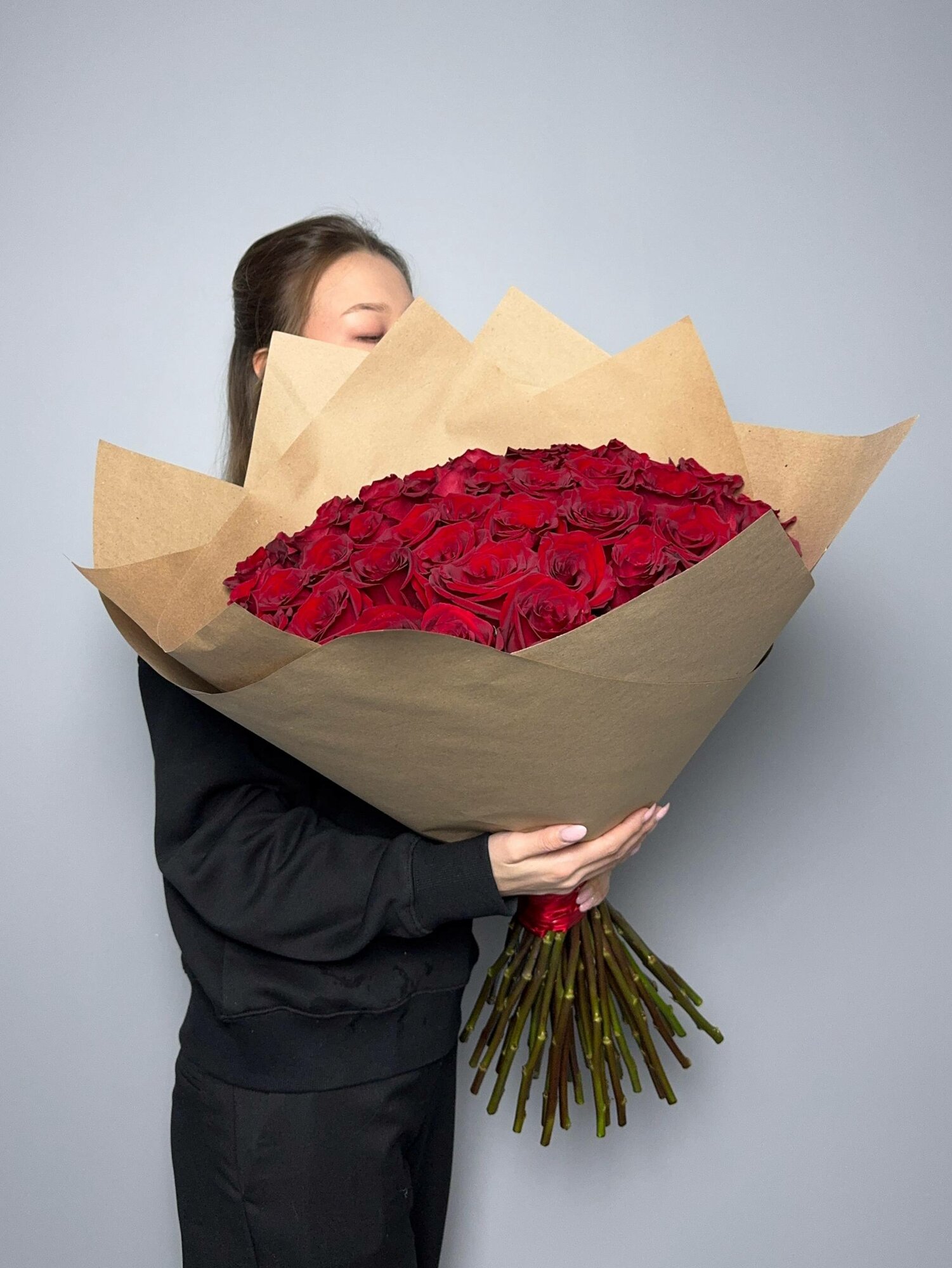 FRESH FLORA Букет «Королевское Великолепие» – 101 красная эквадорская роза гигантского размера с доставкой