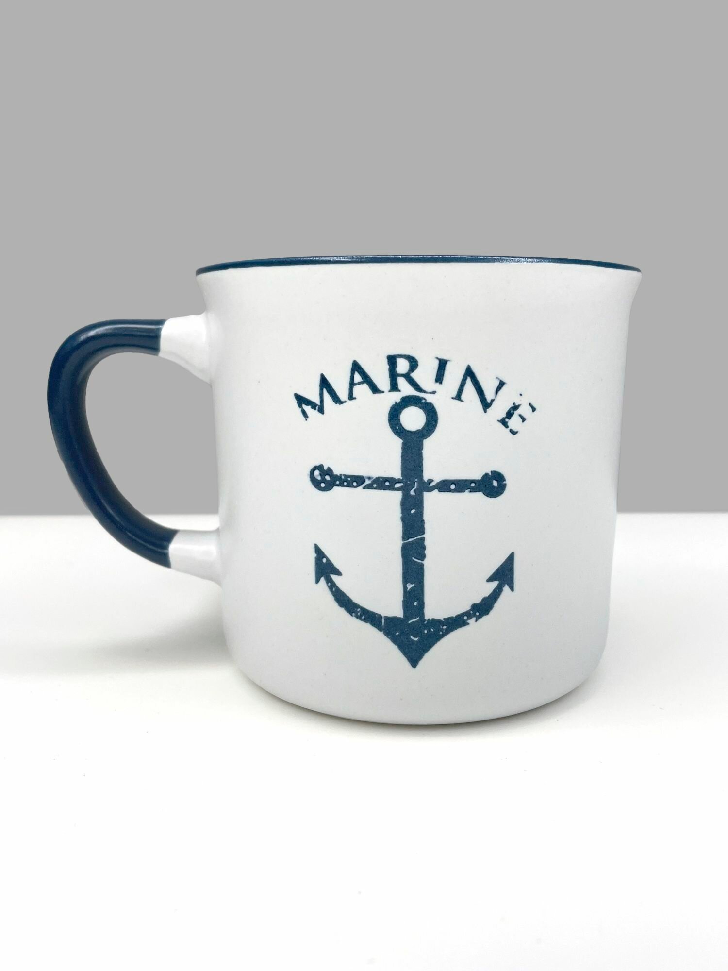 Кружка "Морская, моряк и штурвал", синяя, белая, фарфоровая, матовая, рельефный рисунок, 400 мл, федерация