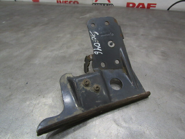 Кронштейн крепления крыла переднего нижний правый Scania P, G, R