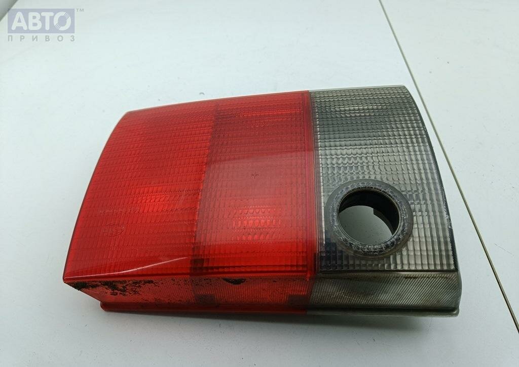 Фонарь крышки багажника правый Audi 80 B4 (1991-1996)