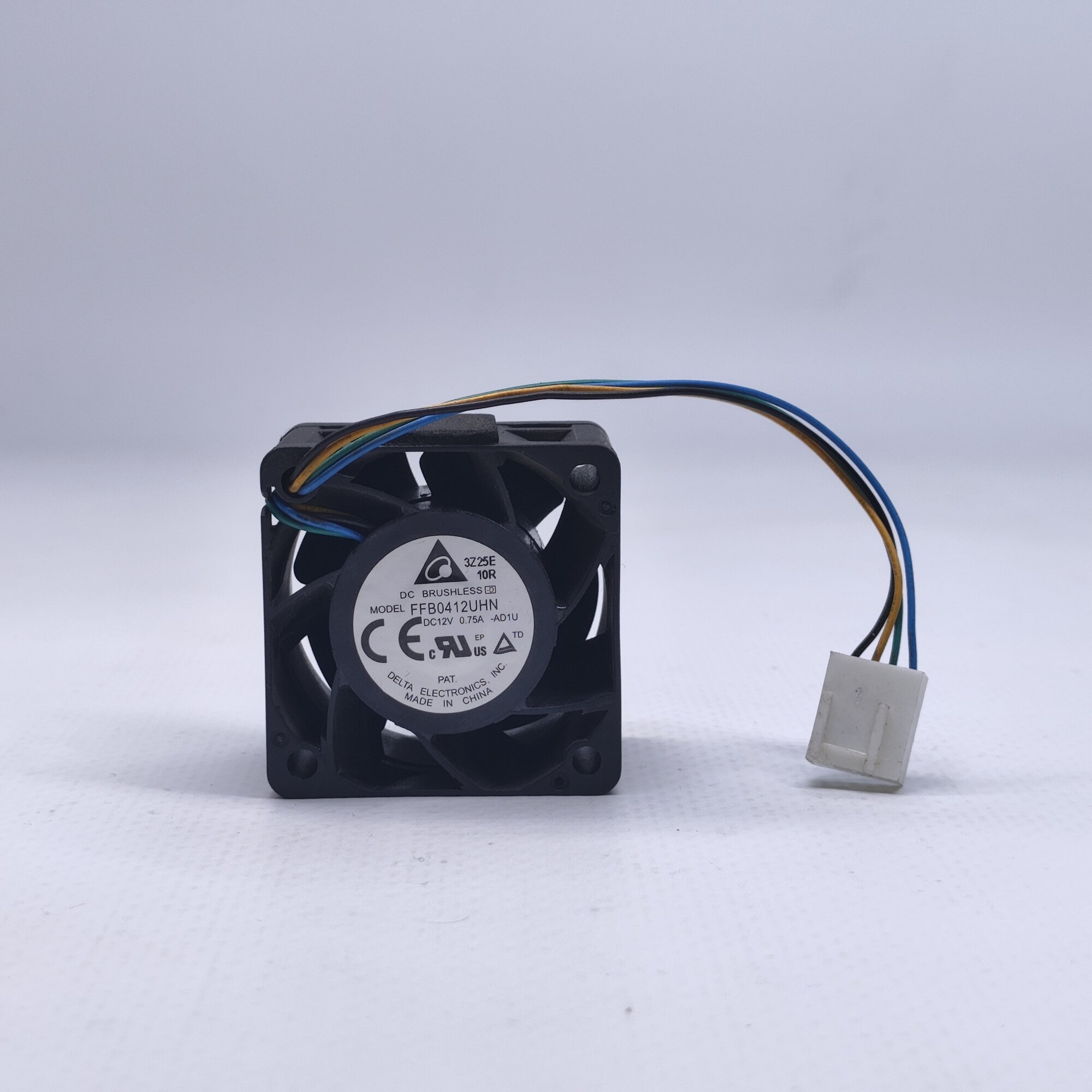 Delta Electronics FFB0412UHN / Вентилятор серверный 3Z25E10R