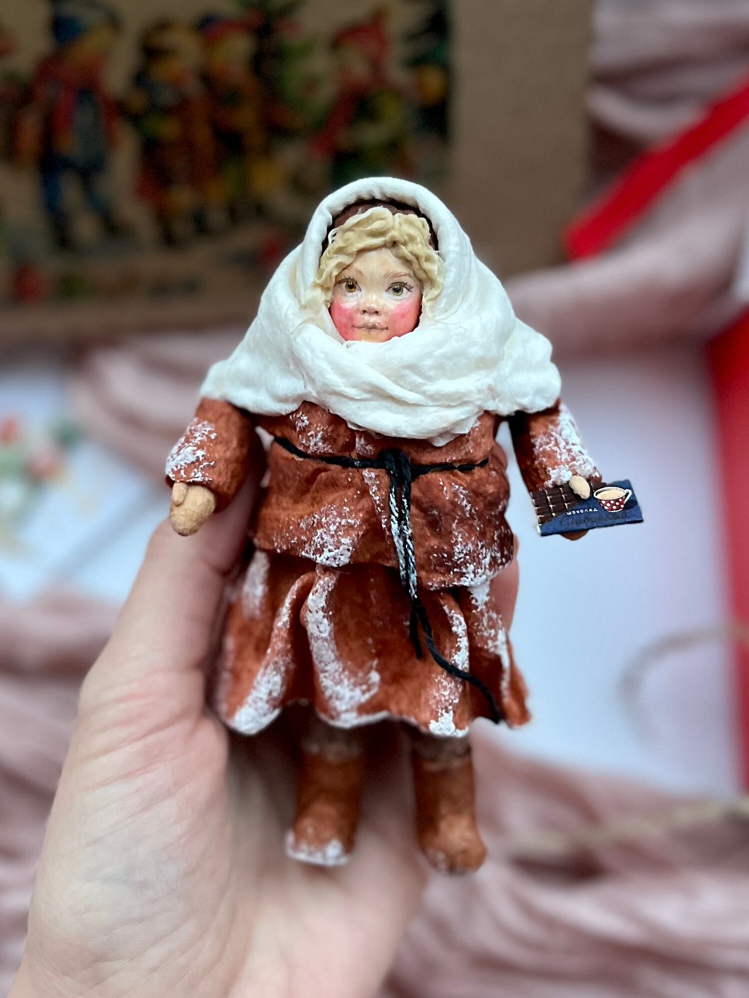 Ватная елочная игрушка ручной работы Девочка с шоколадкой