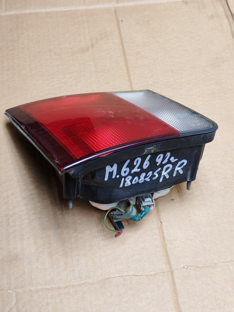 Фонарь задний правый Mazda 626 GE седан