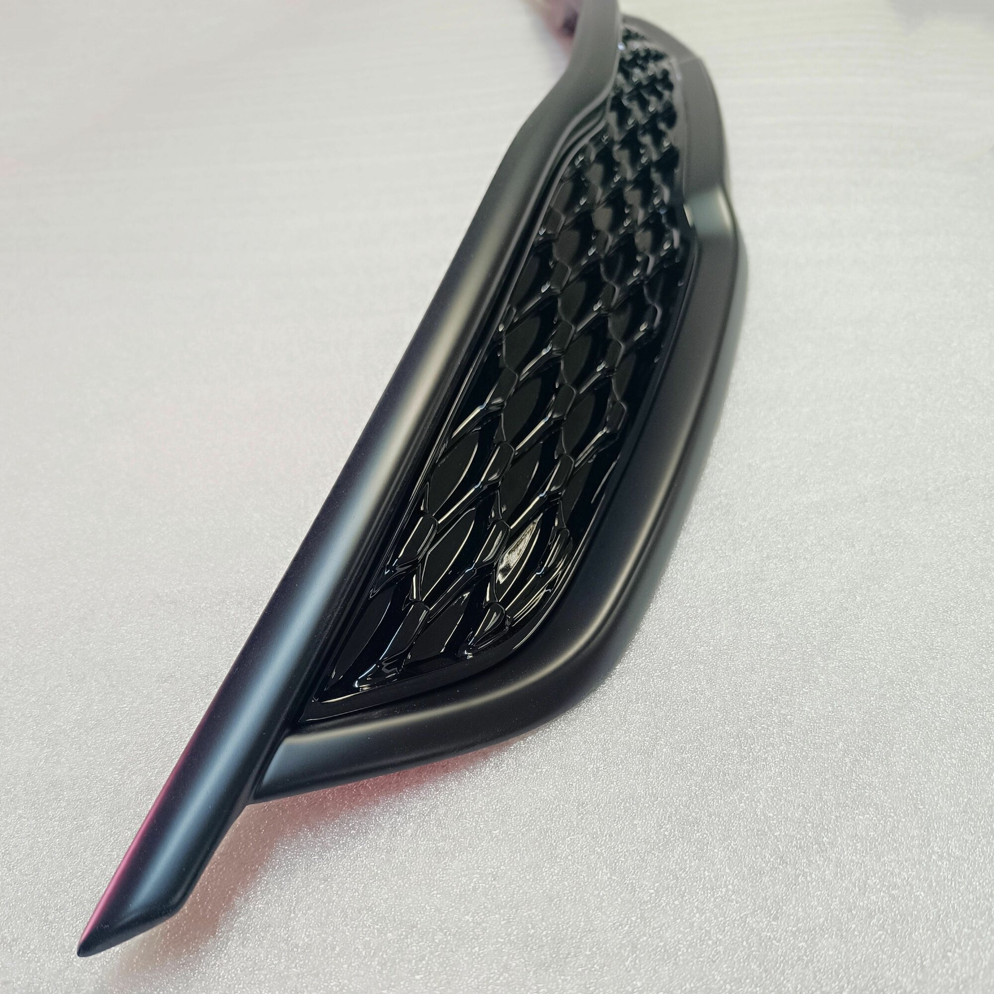 Решетка радиатора для Kia Rio 4 антихром 2017-2020 Цвет Черный матовая