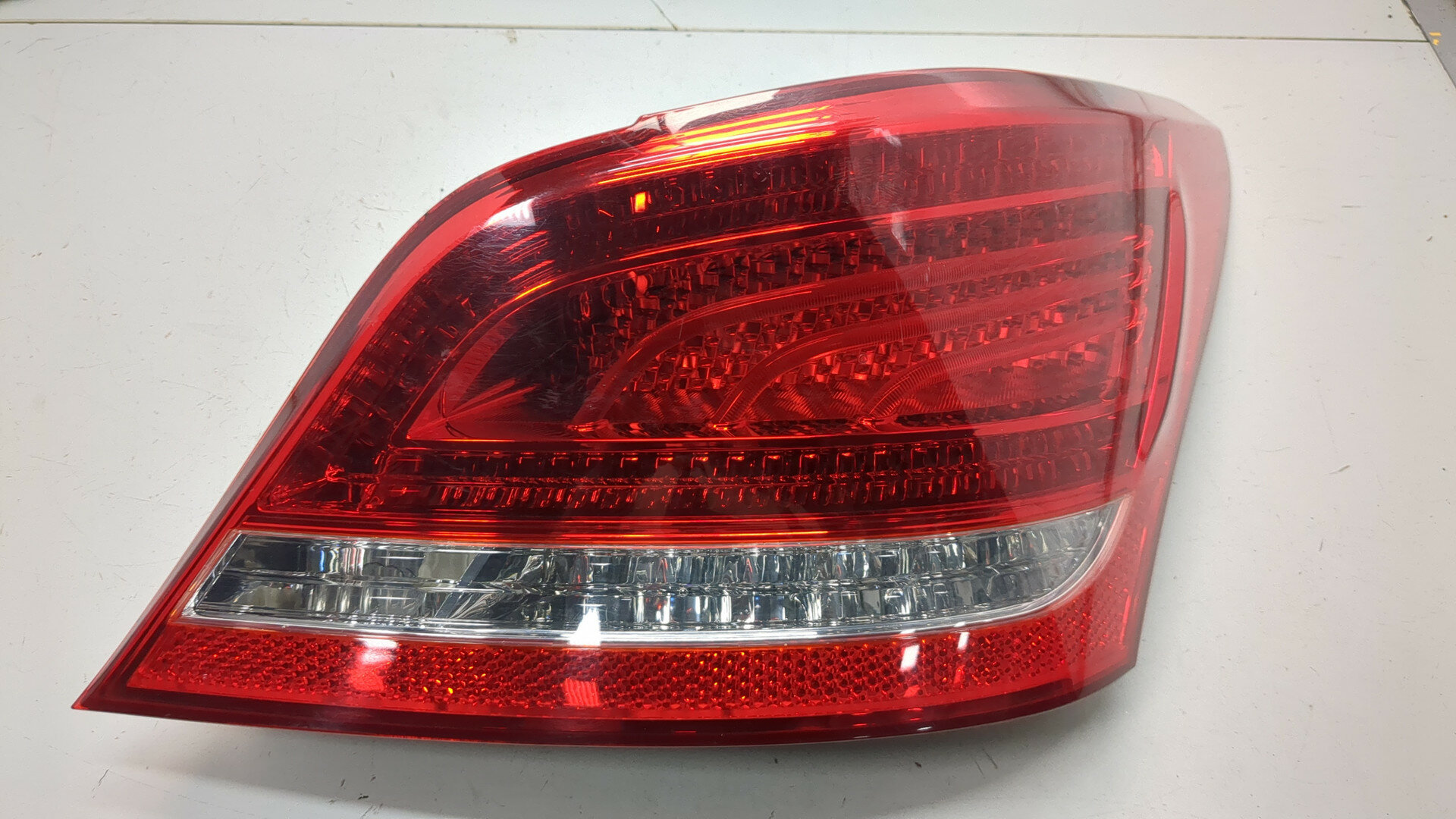 Фонарь (задний) правый Hyundai Equus Б/У