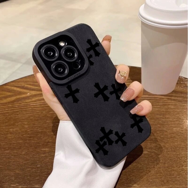 Черный чехол с крестом для iPhone 12