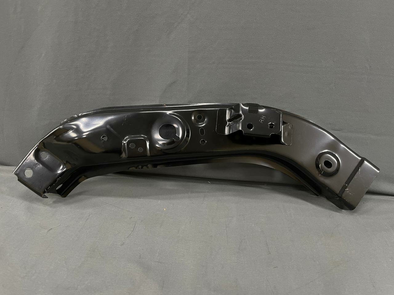 Кронштейн фары Mitsubishi LWMB16044R