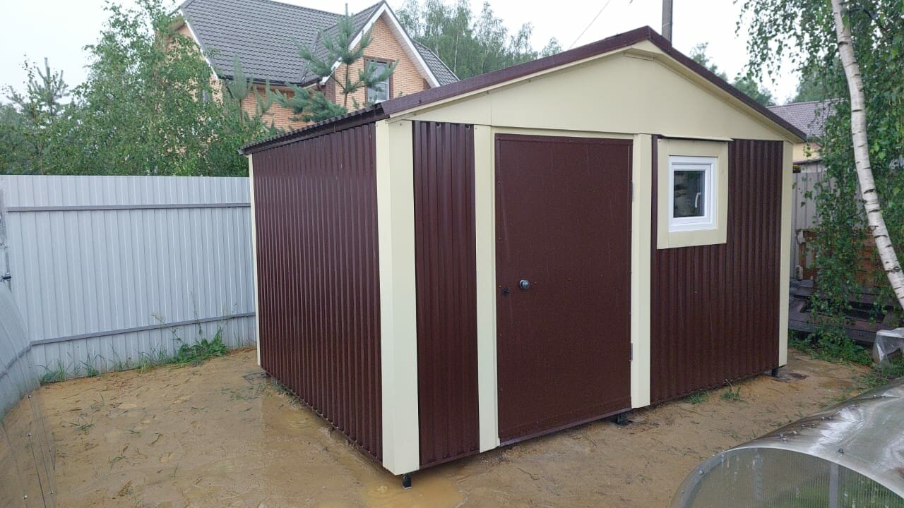 Сборный хозблок 3,84х2,85м, дверь 1,2м с полом фанера и окном 60х60см.