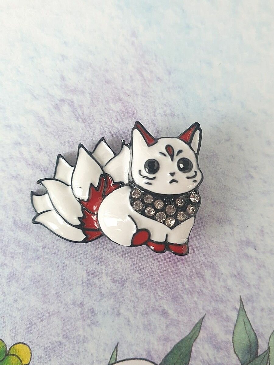 Брошь, стразы