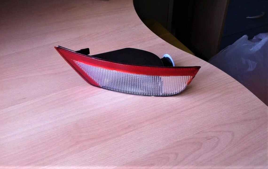 Фонарь правый в задний бампер (фонарь заднего хода) на Форд Фокус 2 рестайлинг хэчбек (2008-2011 г. в.)