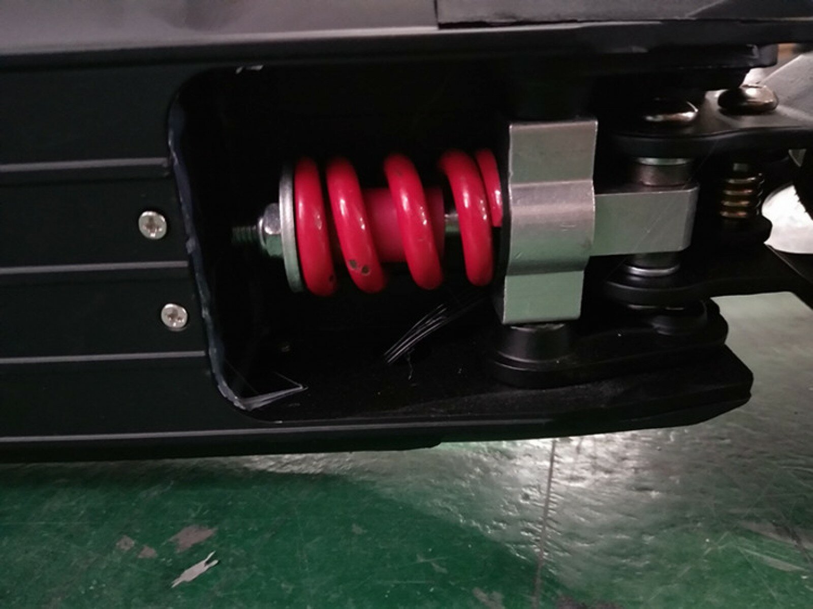 Амортизатор гидравлический MyPads задний универсальный для электросамоката KUGOO с красной пружиной