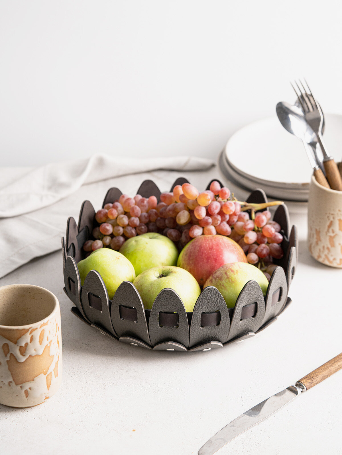 Кожаная конфетница, фруктовница, блюдо для кухни, Weston Slate by J.Audmorr, натуральная кожа, цвет - графит