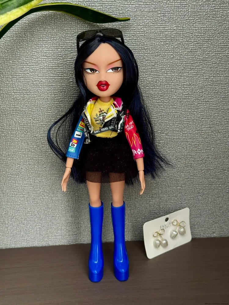 Кукла Bratz Y2K ностальгическая ретро-кукла тысячелетия, пластик, вращается голова, голубой цвет, Safari Fashion — фото 1
