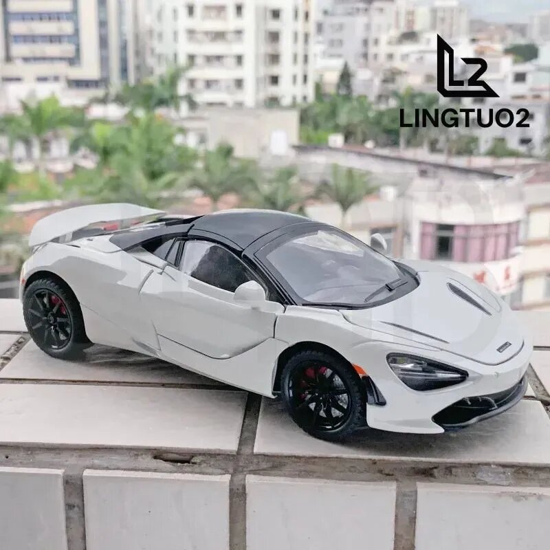 Металлический спортивный автомобиль McLaren 720S 1:32 Белый цвет коллекционная модель со звуком для взрослых и детей