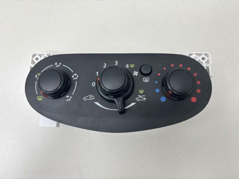 Блок управления отопителем Renault Logan 2 2014-2018