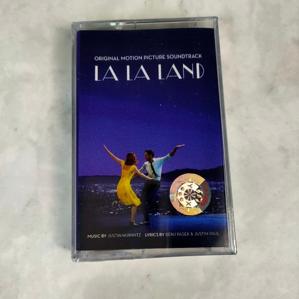 Аудиокассета с саундтреком к фильму «Ла-Ла Ленд» — чёрный корпус, хит City of Stars, новая, подарок