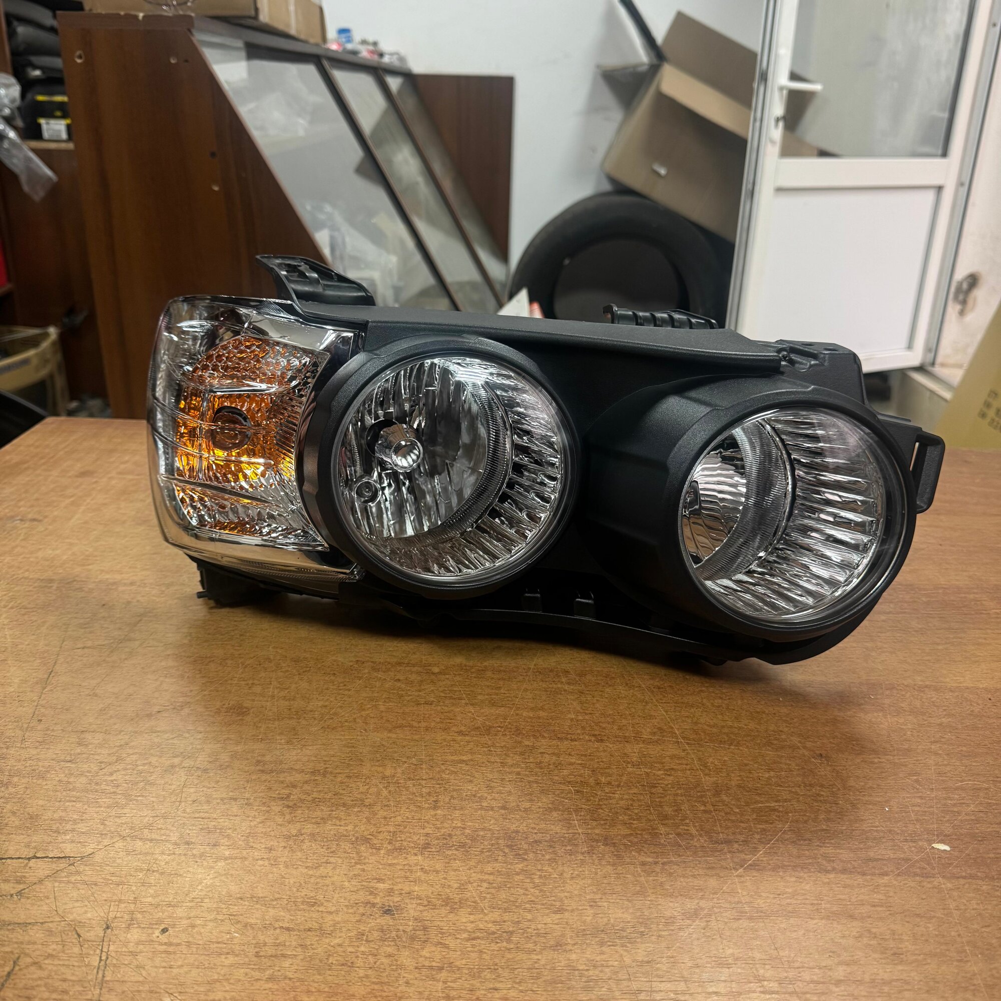 Фара правая Chevrolet Aveo t300 11-15г механический корректор