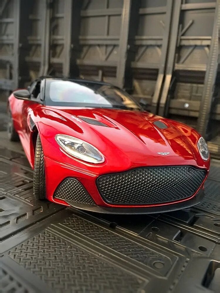 Коллекционная масштабная модель Aston Martin (Астон Мартин) DBS Superleggera 1:24 (металл, свет, звук)