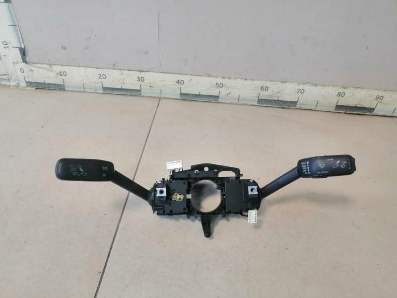 Переключатель подрулевой в сборе Skoda Octavia A7 2013