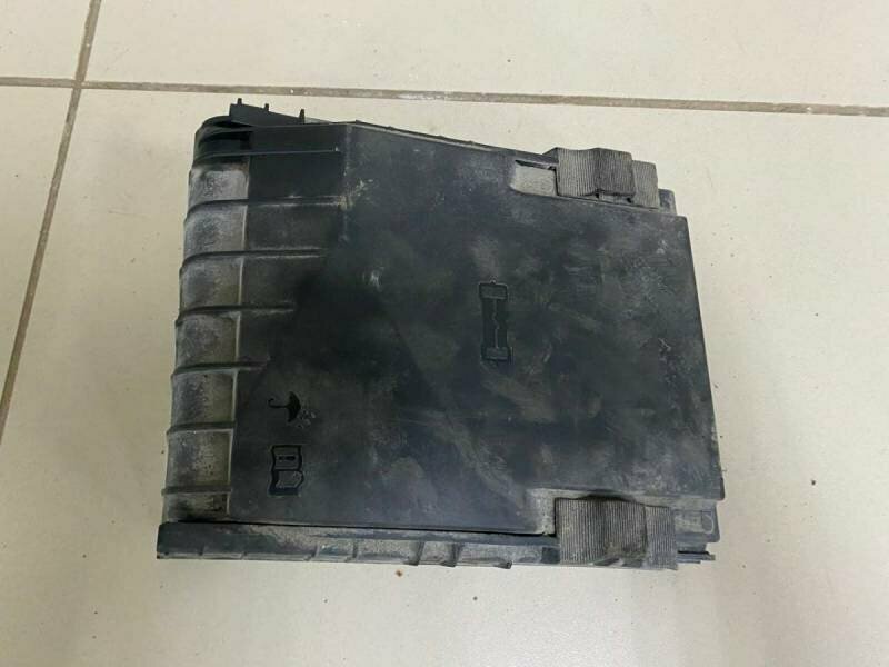 Крышка блока предохранителей Volkswagen Passat B6 2005-2010